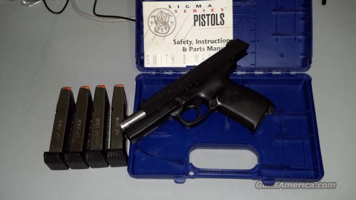 Smith & Wesson Sigma SW40F w/4 hi-c... for sale at Gunsamerica.com ...