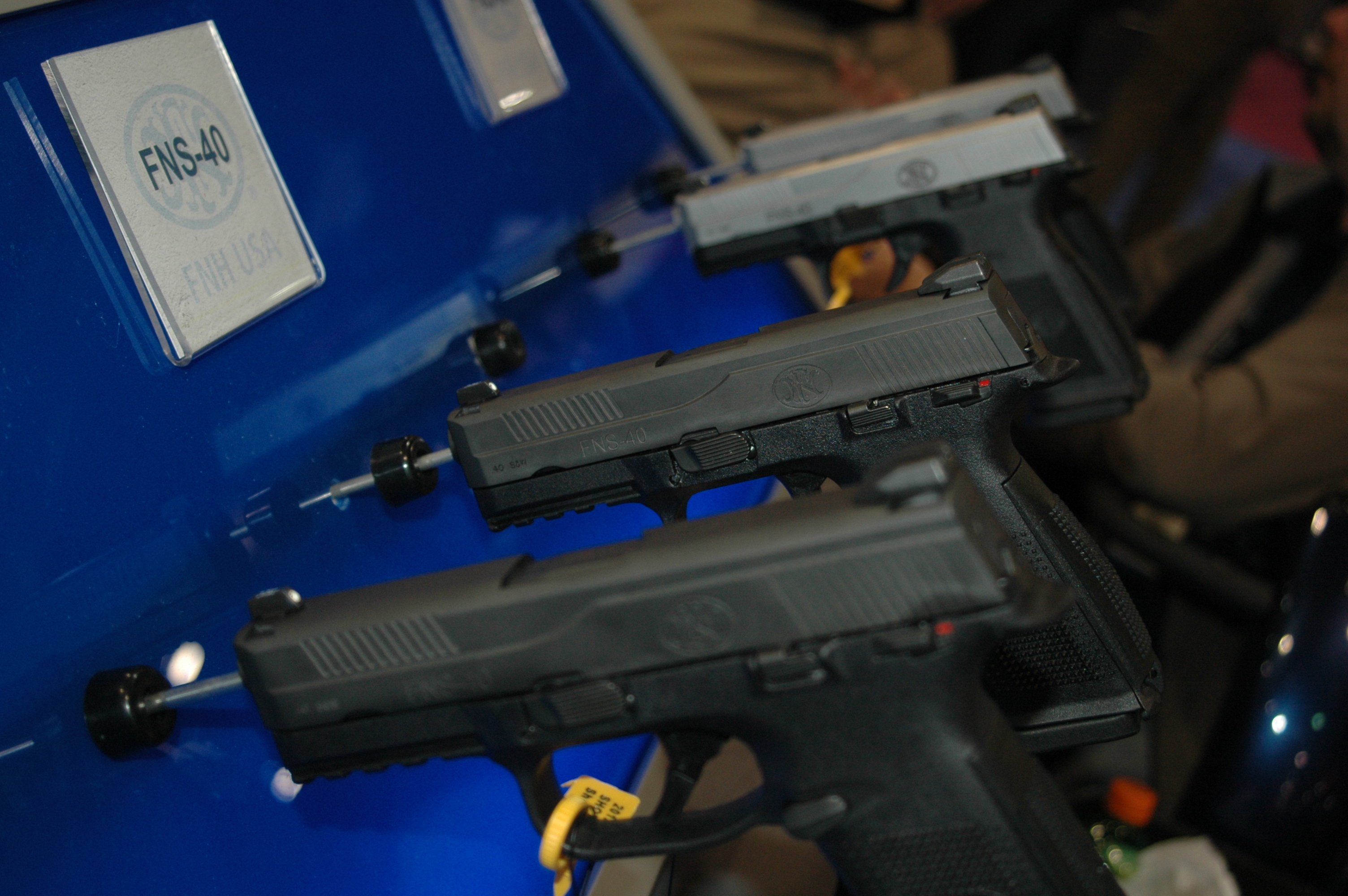 FNS-9 & FNS-40 - New Striker Fired Pistols From FNH