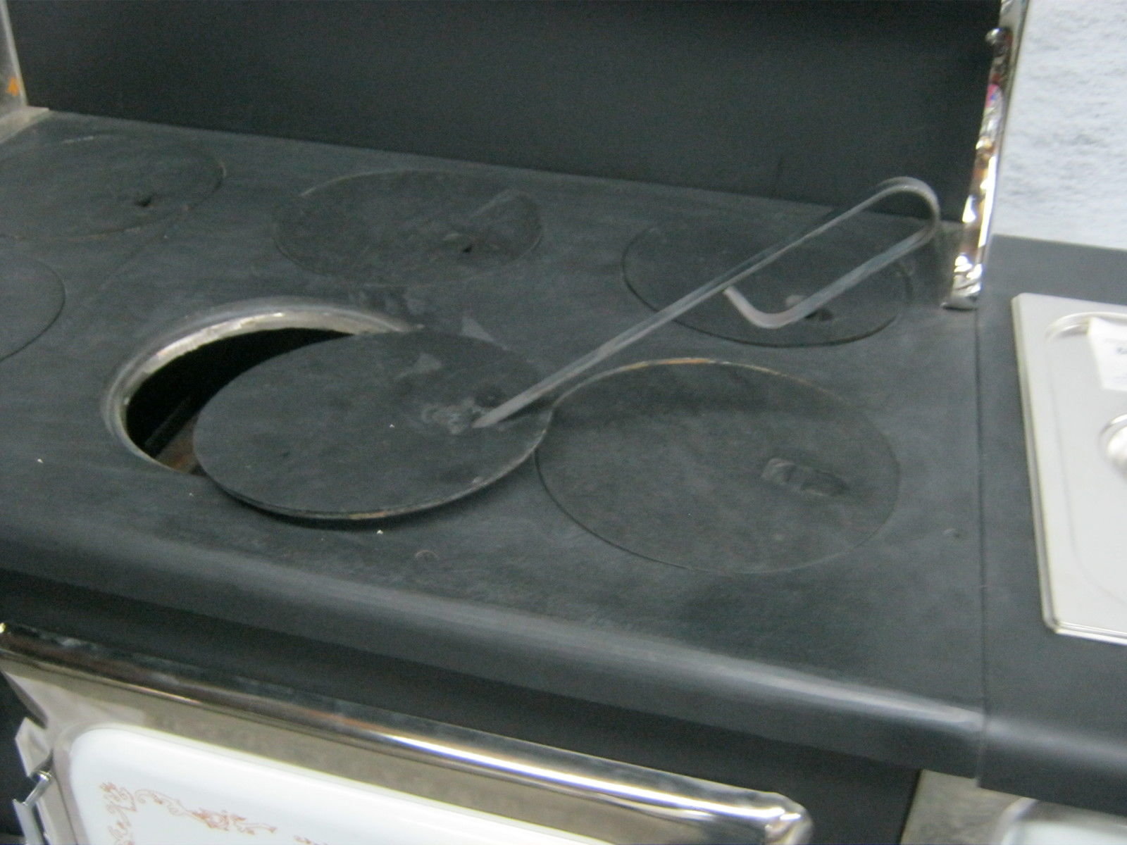 Prepping 101: $998 Off-Grid Wood Cookstove $995 - Gun Reviews and News ...