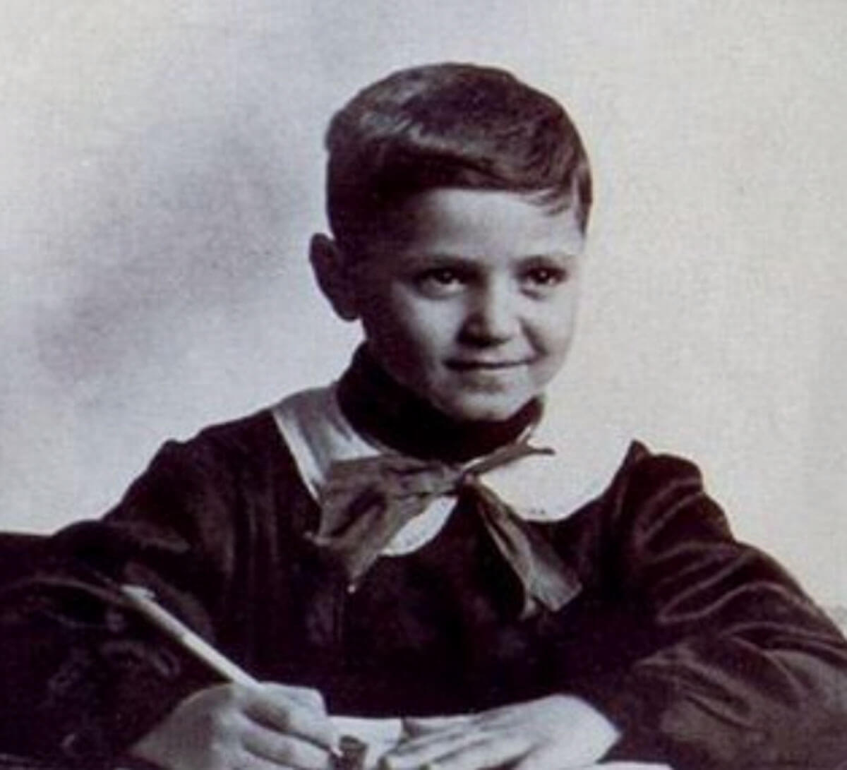 Fashion Fatale: The Assassination of Gianni Versace & The Taurus PT-100 ...