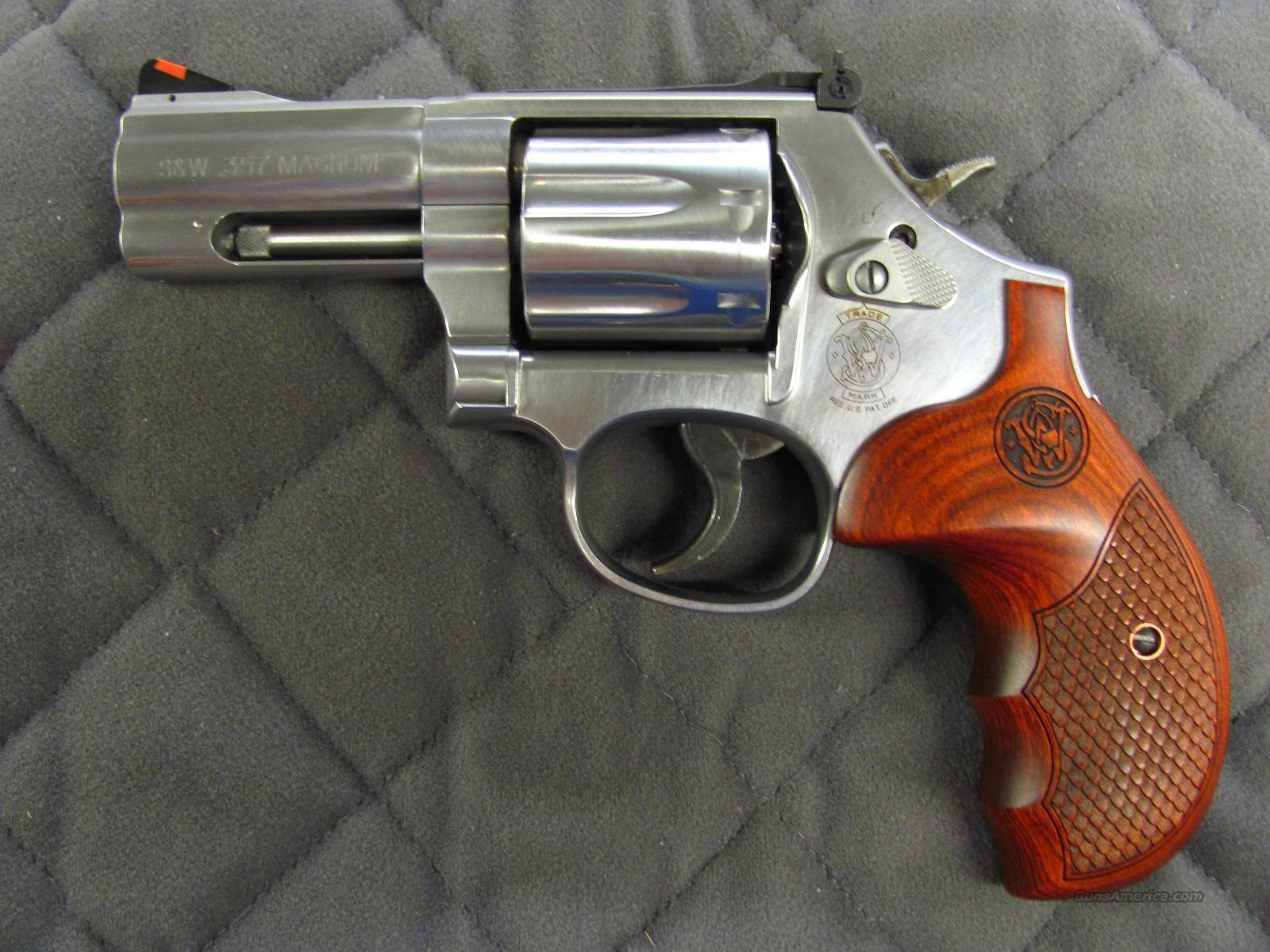 Smith & Wesson Model 686 Deluxe 3 inch 7 Shot 3... for sale